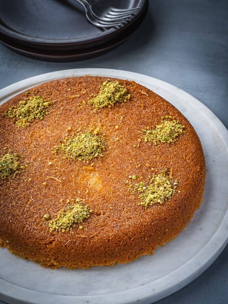 Knafeh (Authentic Middle Eastern Sweet Cheese Pastry Recipe) - Urban ...