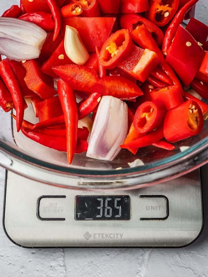 Sambal Oelek (How to Make Indonesian Fermented Chili Paste) - Urban ...
