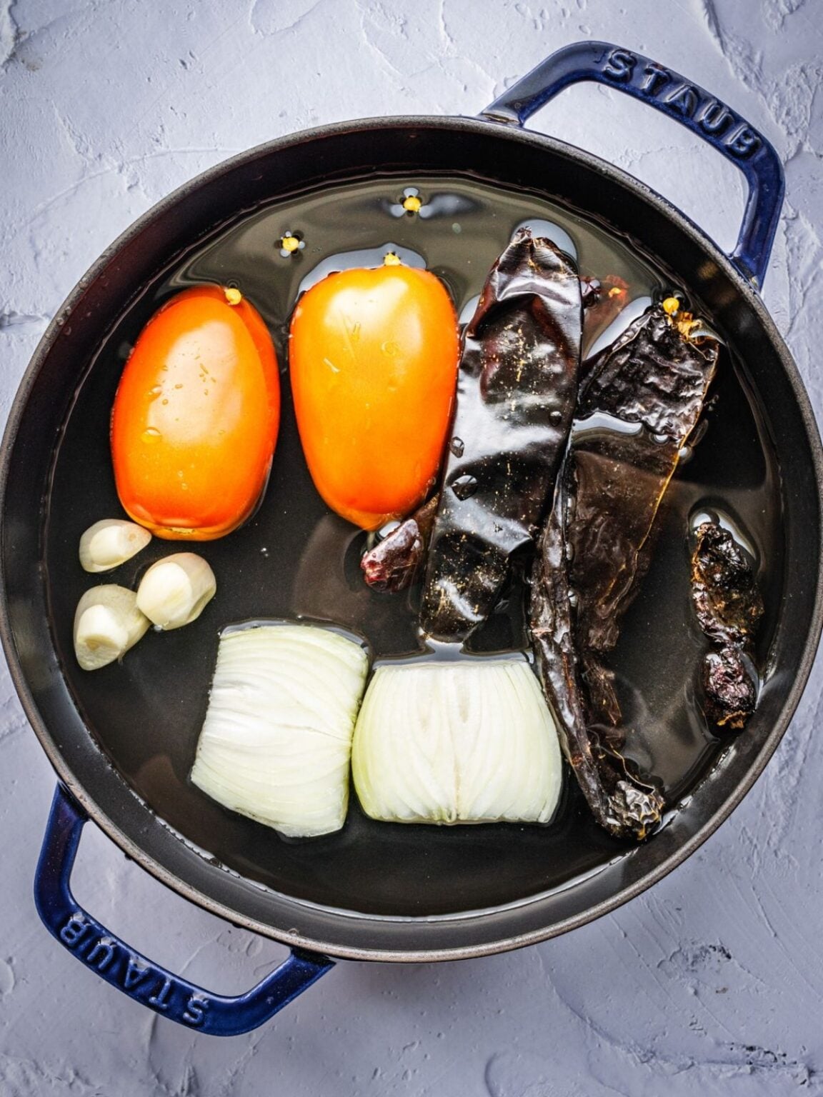Mexican Salsa Roja Recipe (For Tacos, Chilaquiles and More) - Urban ...