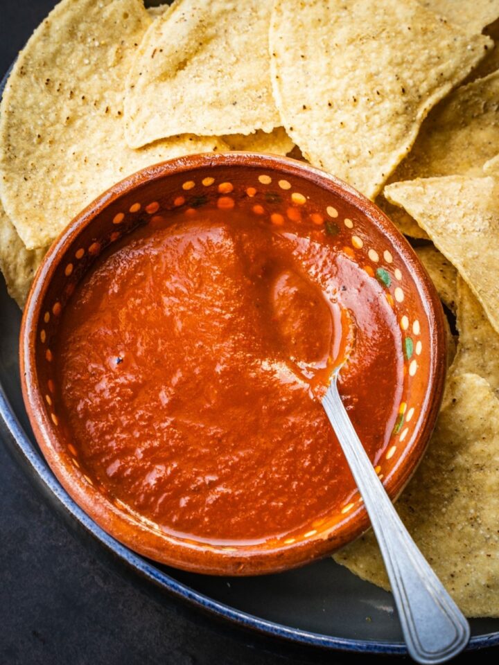 Mexican Salsa Roja Recipe (For Tacos, Chilaquiles and More) - Urban ...